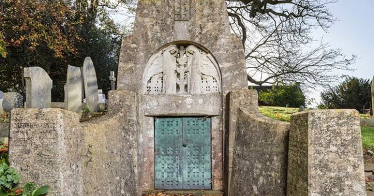 Secret Stroud mausoleum is one of Gloucestershire's only buildings ...