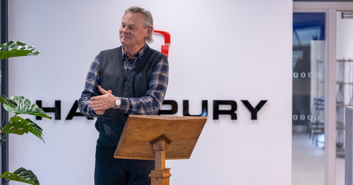 Martin Clunes cuts the ribbon on new state-of-the-art veterinary ...